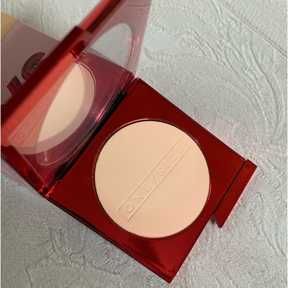ONE/SIZE | Makeup | Onesize Os Turn Up The Base Powder Foundation Light ...